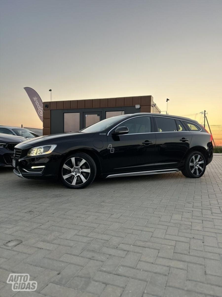 Black Volvo V60 2013 in Kaunas, with an engine capacity of 2.40 L and mileage of 334 thousand km for 7500 €, photo 17 on AUTOMOTO.COM.LV