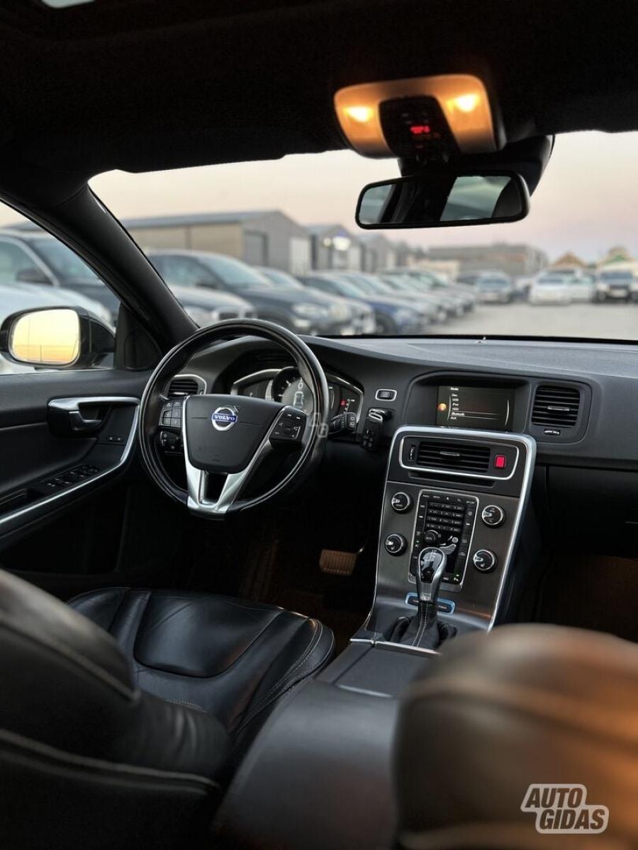Black Volvo V60 2013 in Kaunas, with an engine capacity of 2.40 L and mileage of 334 thousand km for 7500 €, photo 22 on AUTOMOTO.COM.LV