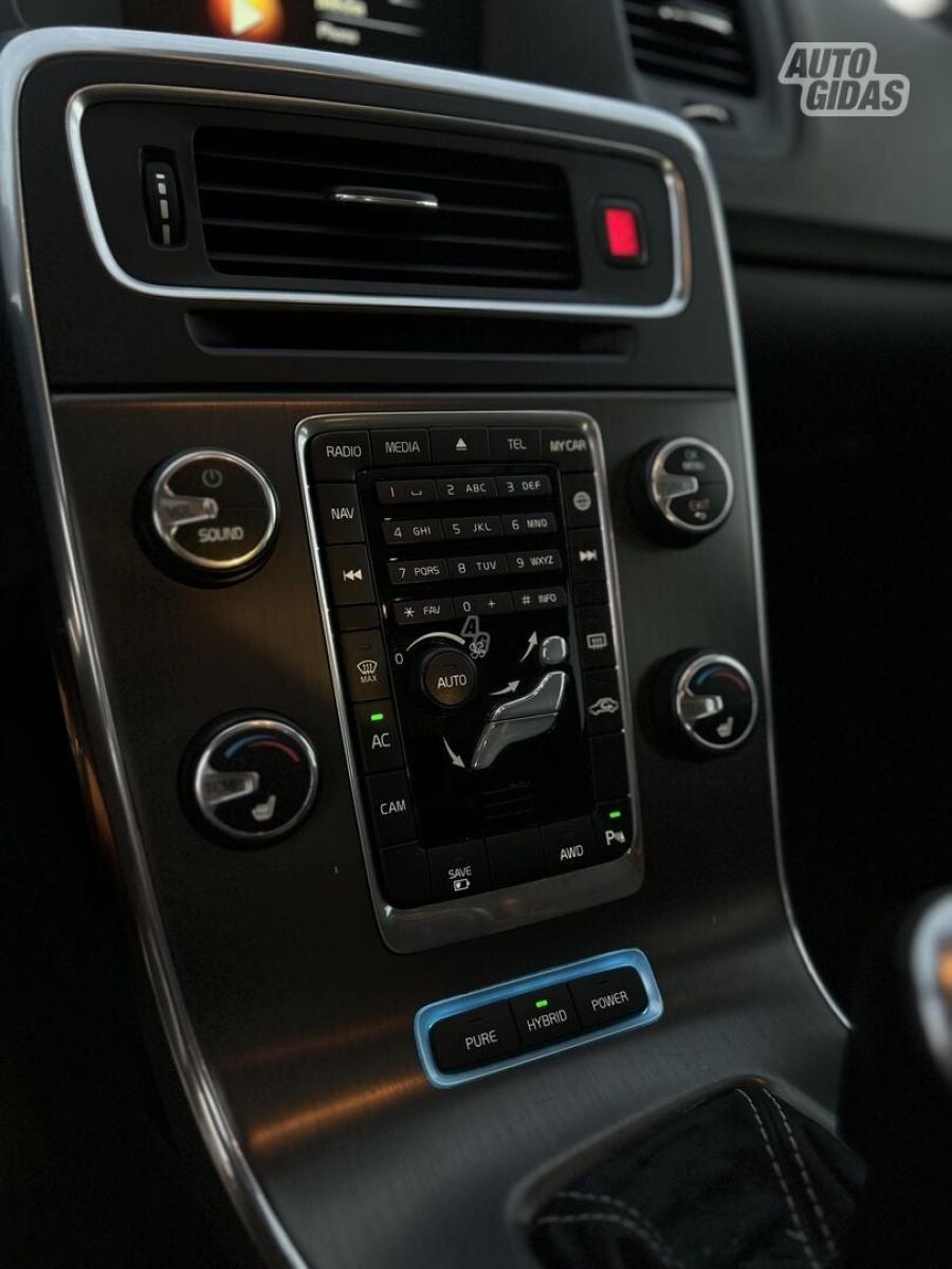 Black Volvo V60 2013 in Kaunas, with an engine capacity of 2.40 L and mileage of 334 thousand km for 7500 €, photo 25 on AUTOMOTO.COM.LV