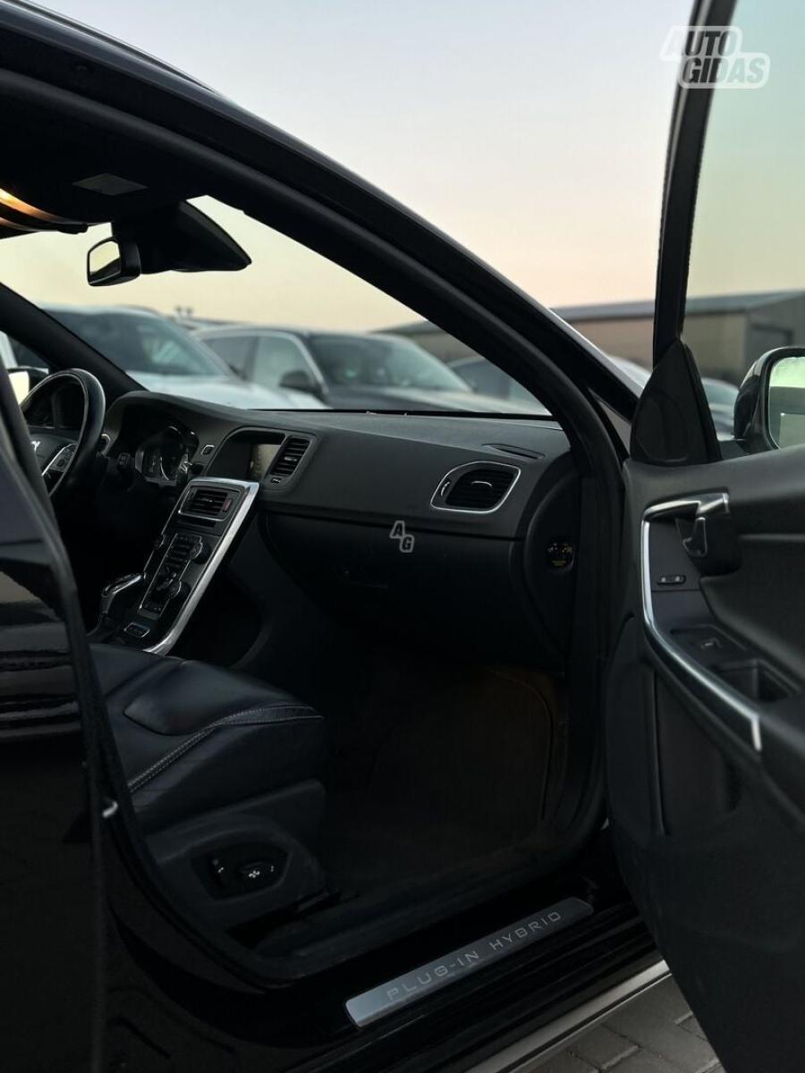 Black Volvo V60 2013 in Kaunas, with an engine capacity of 2.40 L and mileage of 334 thousand km for 7500 €, photo 29 on AUTOMOTO.COM.LV