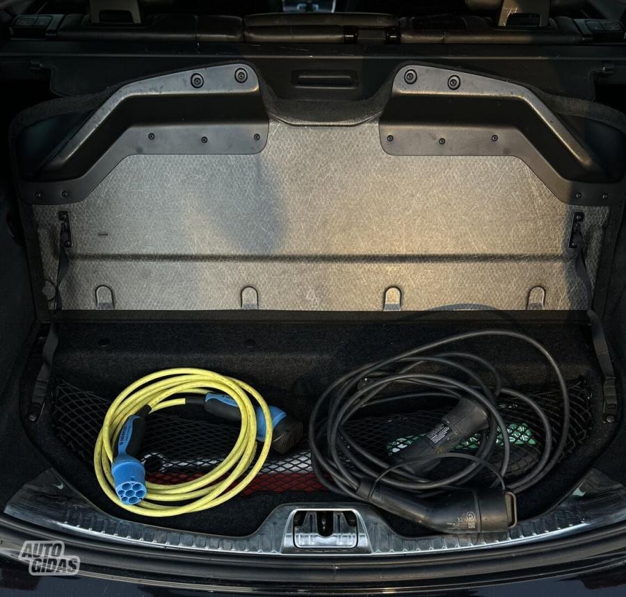 Black Volvo V60 2013 in Kaunas, with an engine capacity of 2.40 L and mileage of 334 thousand km for 7500 €, photo 39 on AUTOMOTO.COM.LV