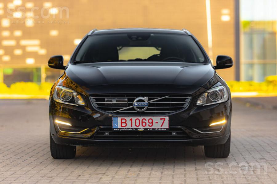 Black Volvo V60 2013 in Jelgava, with an engine capacity of 2.40 L and mileage of 194 thousand km for 10900 €, photo 3 on AUTOMOTO.COM.LV
