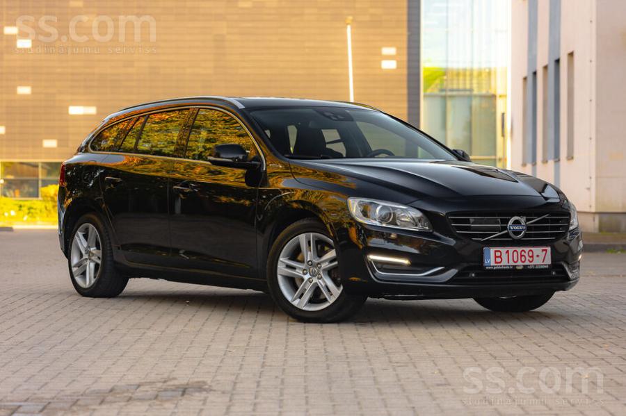 Black Volvo V60 2013 in Jelgava, with an engine capacity of 2.40 L and mileage of 194 thousand km for 10900 €, photo 4 on AUTOMOTO.COM.LV