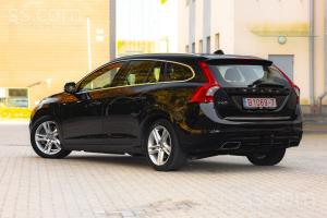 Black Volvo V60 2013 in Jelgava, with an engine capacity of 2.40 L and mileage of 194 thousand km for 10900 €, photo 6 on AUTOMOTO.COM.LV