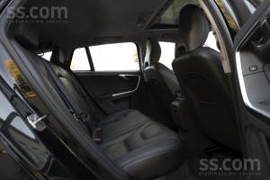 Black Volvo V60 2013 in Jelgava, with an engine capacity of 2.40 L and mileage of 194 thousand km for 10900 €, photo 11 on AUTOMOTO.COM.LV