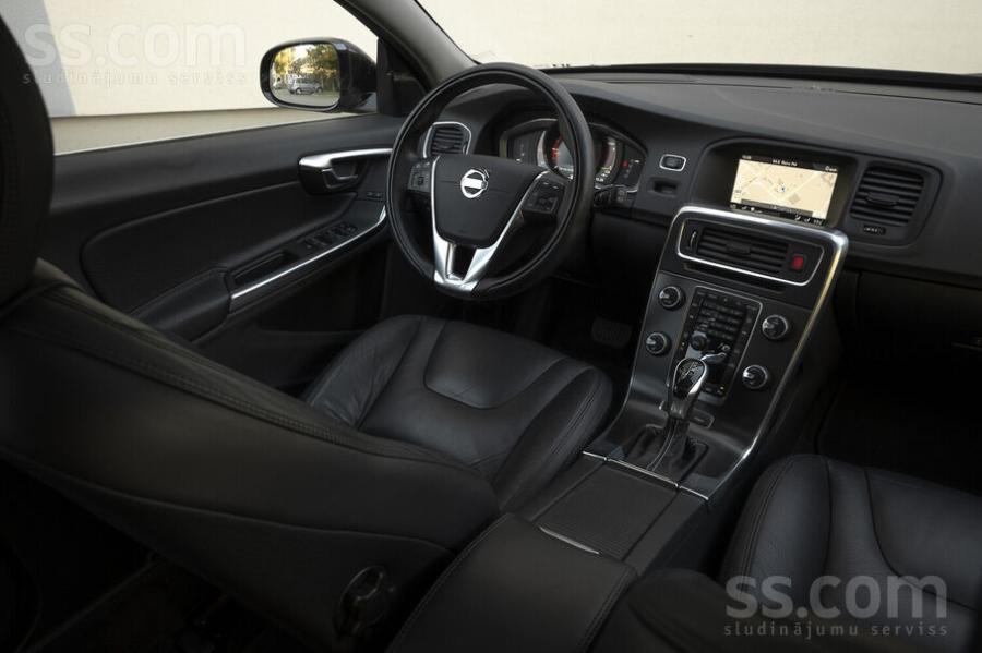 Black Volvo V60 2013 in Jelgava, with an engine capacity of 2.40 L and mileage of 194 thousand km for 10900 €, photo 12 on AUTOMOTO.COM.LV