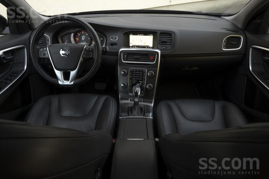 Black Volvo V60 2013 in Jelgava, with an engine capacity of 2.40 L and mileage of 194 thousand km for 10900 €, photo 13 on AUTOMOTO.COM.LV