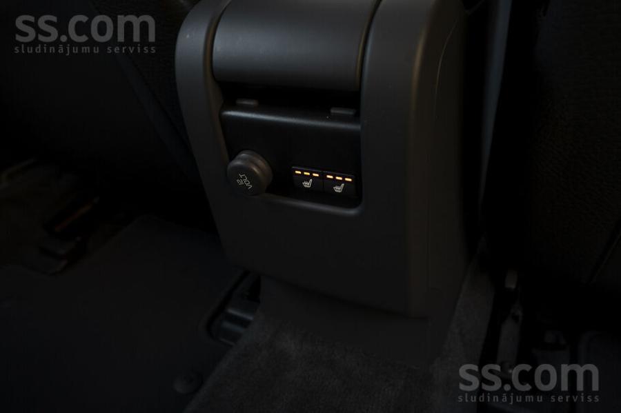 Black Volvo V60 2013 in Jelgava, with an engine capacity of 2.40 L and mileage of 194 thousand km for 10900 €, photo 14 on AUTOMOTO.COM.LV