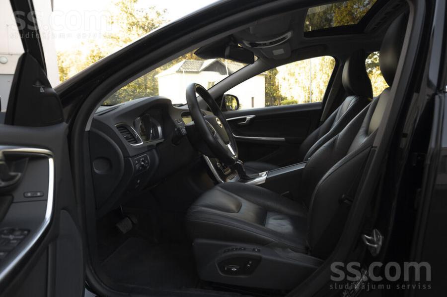 Black Volvo V60 2013 in Jelgava, with an engine capacity of 2.40 L and mileage of 194 thousand km for 10900 €, photo 16 on AUTOMOTO.COM.LV