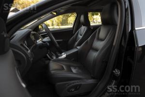 Black Volvo V60 2013 in Jelgava, with an engine capacity of 2.40 L and mileage of 194 thousand km for 10900 €, photo 17 on AUTOMOTO.COM.LV
