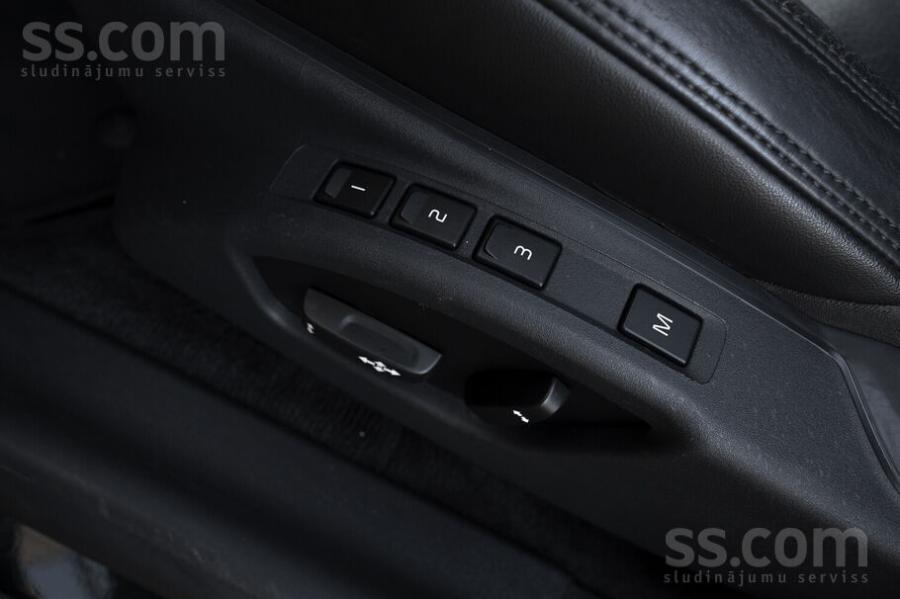 Black Volvo V60 2013 in Jelgava, with an engine capacity of 2.40 L and mileage of 194 thousand km for 10900 €, photo 18 on AUTOMOTO.COM.LV