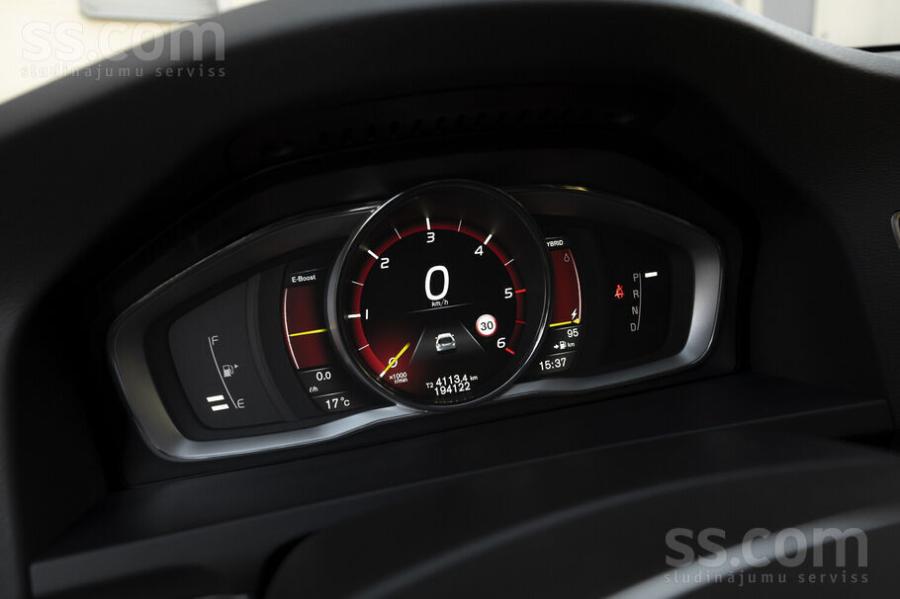 Black Volvo V60 2013 in Jelgava, with an engine capacity of 2.40 L and mileage of 194 thousand km for 10900 €, photo 21 on AUTOMOTO.COM.LV