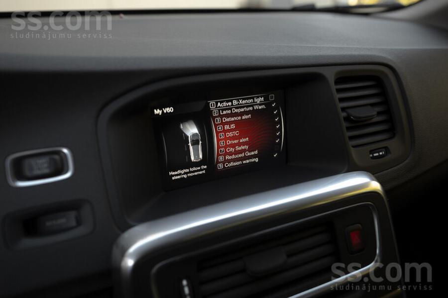 Black Volvo V60 2013 in Jelgava, with an engine capacity of 2.40 L and mileage of 194 thousand km for 10900 €, photo 25 on AUTOMOTO.COM.LV
