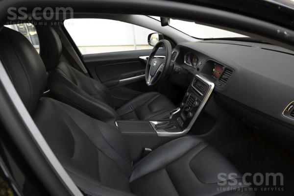 Melns Volvo V60 2013 Jelgava, ar dzinēja tilpumu 2.40 L un nobraukumu 194 tūkst. km par 10900 €, foto 9 vietnē AUTOMOTO.COM.LV