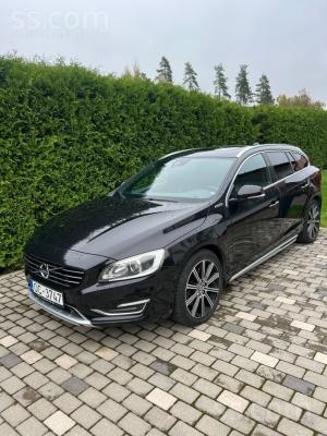 Melns Volvo V60 2013 Rīga, ar dzinēja tilpumu 2.40 L un nobraukumu 286 tūkst. km par 6250 €, foto  vietnē AUTOMOTO.COM.LV