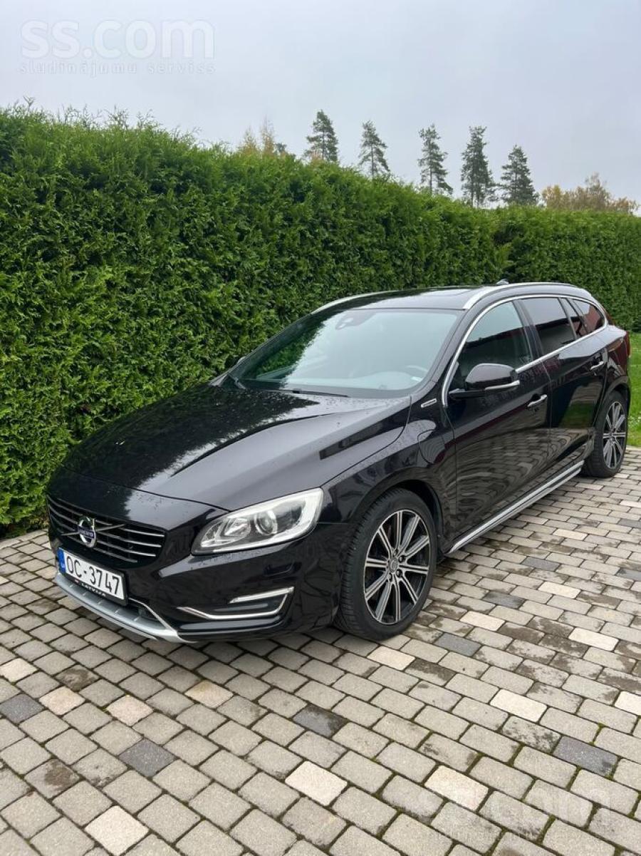 Melns Volvo V60 2013 Rīga, ar dzinēja tilpumu 2.40 L un nobraukumu 286 tūkst. km par 6250 €, foto 1 vietnē AUTOMOTO.COM.LV
