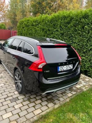 Melns Volvo V60 2013 Rīga, ar dzinēja tilpumu 2.40 L un nobraukumu 286 tūkst. km par 6250 €, foto 3 vietnē AUTOMOTO.COM.LV