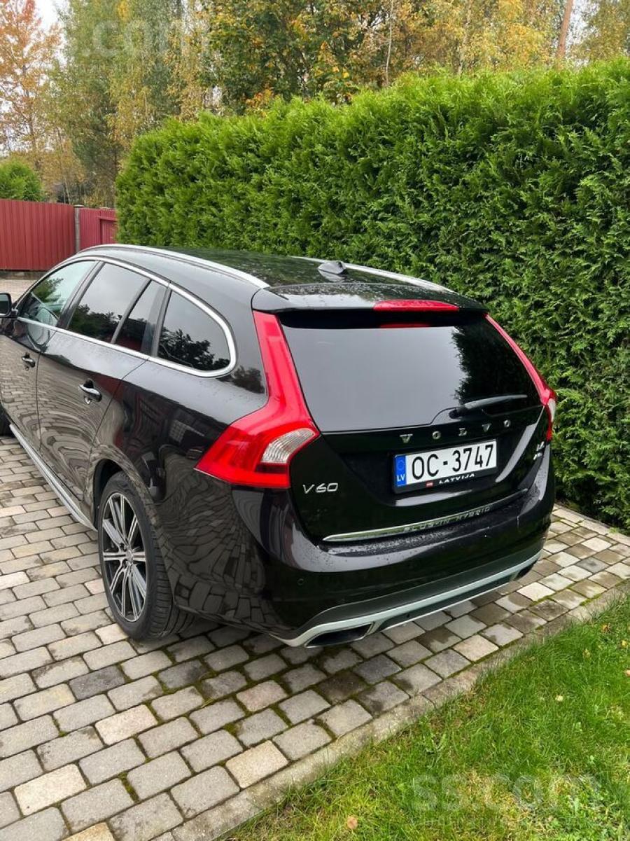 Melns Volvo V60 2013 Rīga, ar dzinēja tilpumu 2.40 L un nobraukumu 286 tūkst. km par 6250 €, foto 3 vietnē AUTOMOTO.COM.LV