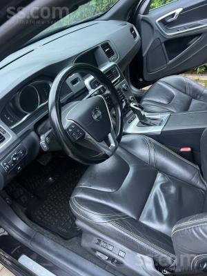 Melns Volvo V60 2013 Rīga, ar dzinēja tilpumu 2.40 L un nobraukumu 286 tūkst. km par 6250 €, foto 5 vietnē AUTOMOTO.COM.LV