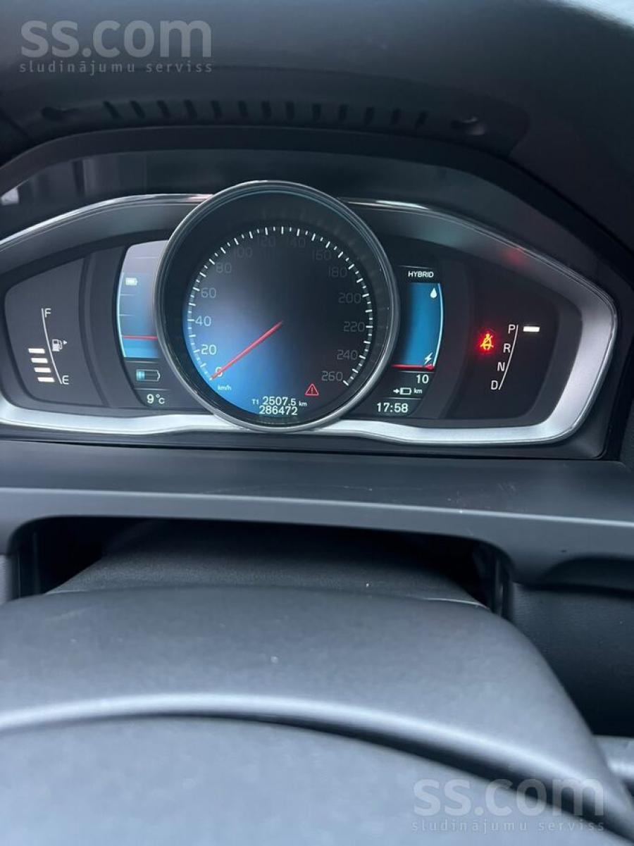 Melns Volvo V60 2013 Rīga, ar dzinēja tilpumu 2.40 L un nobraukumu 286 tūkst. km par 6250 €, foto 7 vietnē AUTOMOTO.COM.LV