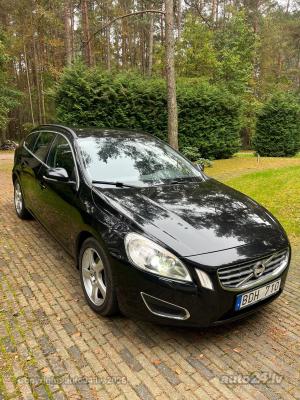 Melns Volvo V60 2013 Pērnava, ar dzinēja tilpumu 1.60 L un nobraukumu 133 tūkst. km par 9999 €, foto  vietnē AUTOMOTO.COM.LV