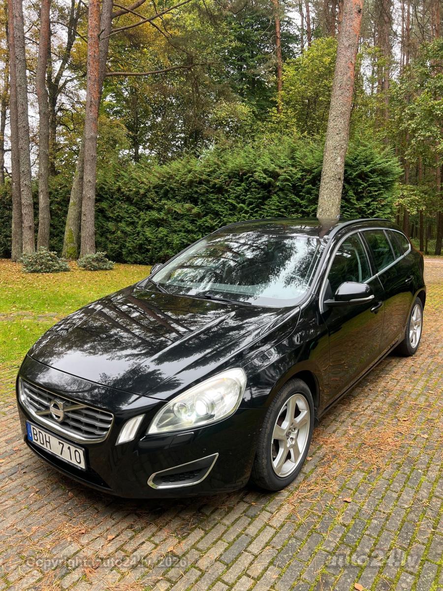 Melns Volvo V60 2013 Pērnava, ar dzinēja tilpumu 1.60 L un nobraukumu 133 tūkst. km par 9999 €, foto 3 vietnē AUTOMOTO.COM.LV