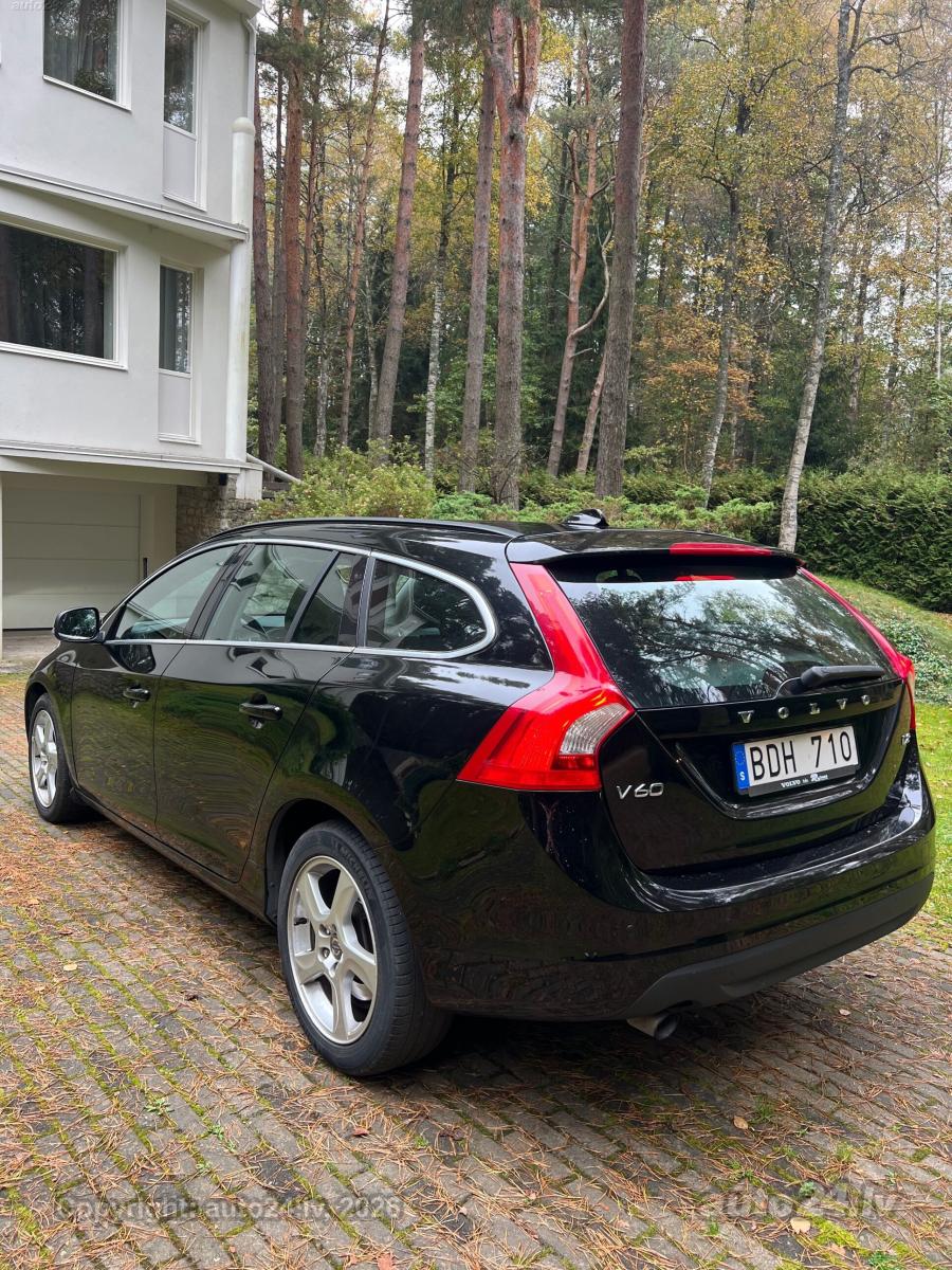 Melns Volvo V60 2013 Pērnava, ar dzinēja tilpumu 1.60 L un nobraukumu 133 tūkst. km par 9999 €, foto 5 vietnē AUTOMOTO.COM.LV
