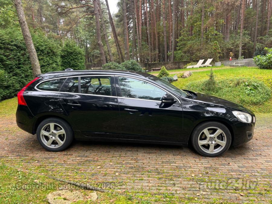 Melns Volvo V60 2013 Pērnava, ar dzinēja tilpumu 1.60 L un nobraukumu 133 tūkst. km par 9999 €, foto 6 vietnē AUTOMOTO.COM.LV