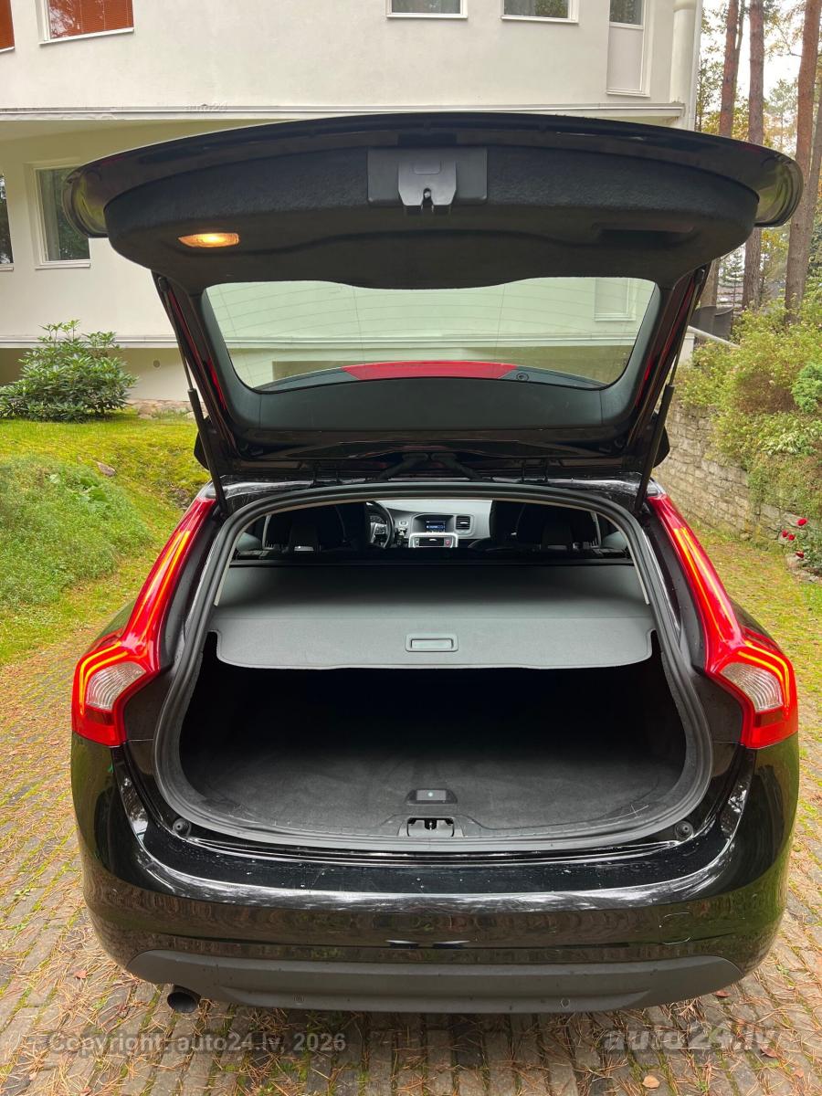 Melns Volvo V60 2013 Pērnava, ar dzinēja tilpumu 1.60 L un nobraukumu 133 tūkst. km par 9999 €, foto 10 vietnē AUTOMOTO.COM.LV