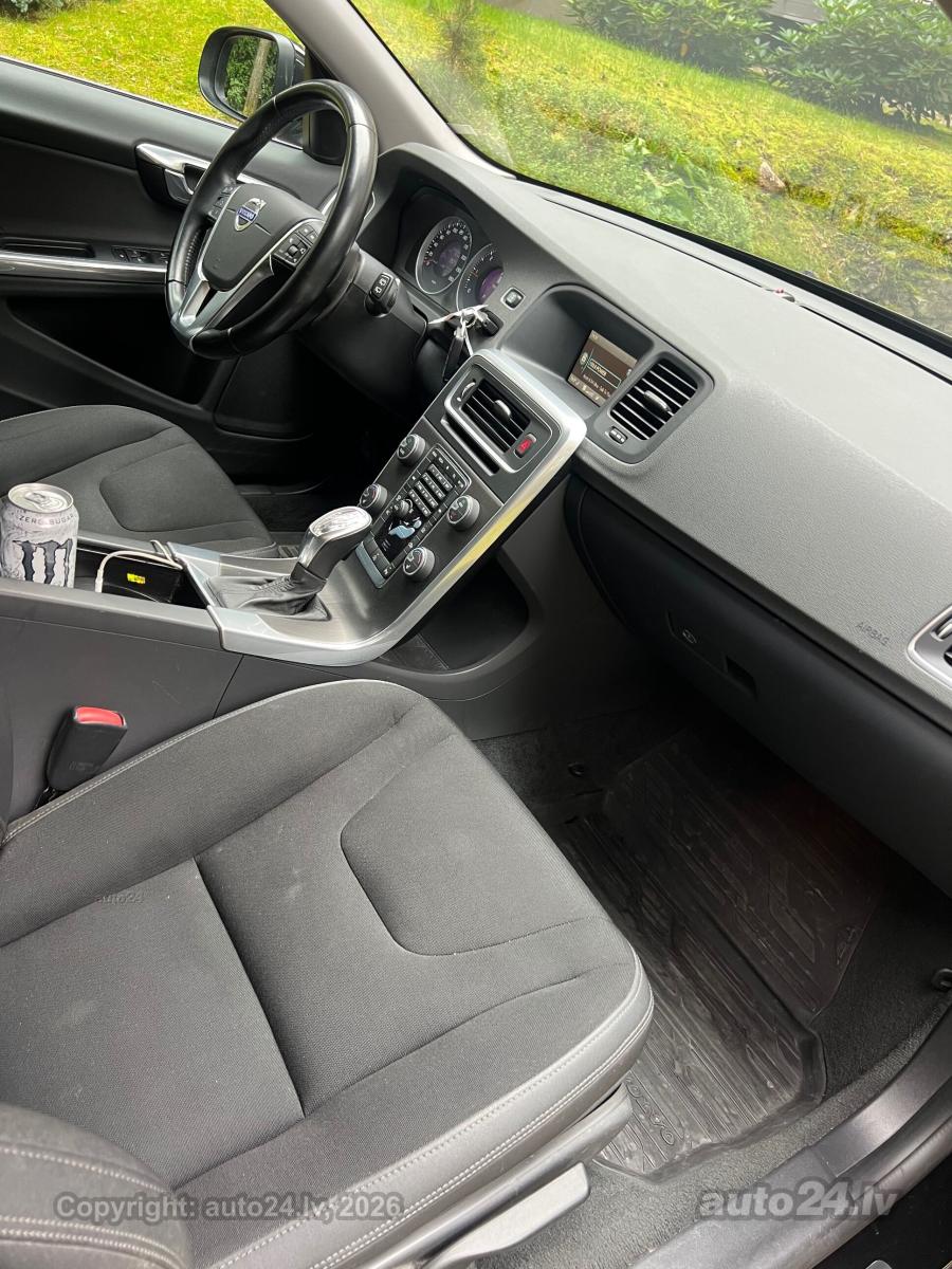 Melns Volvo V60 2013 Pērnava, ar dzinēja tilpumu 1.60 L un nobraukumu 133 tūkst. km par 9999 €, foto 11 vietnē AUTOMOTO.COM.LV