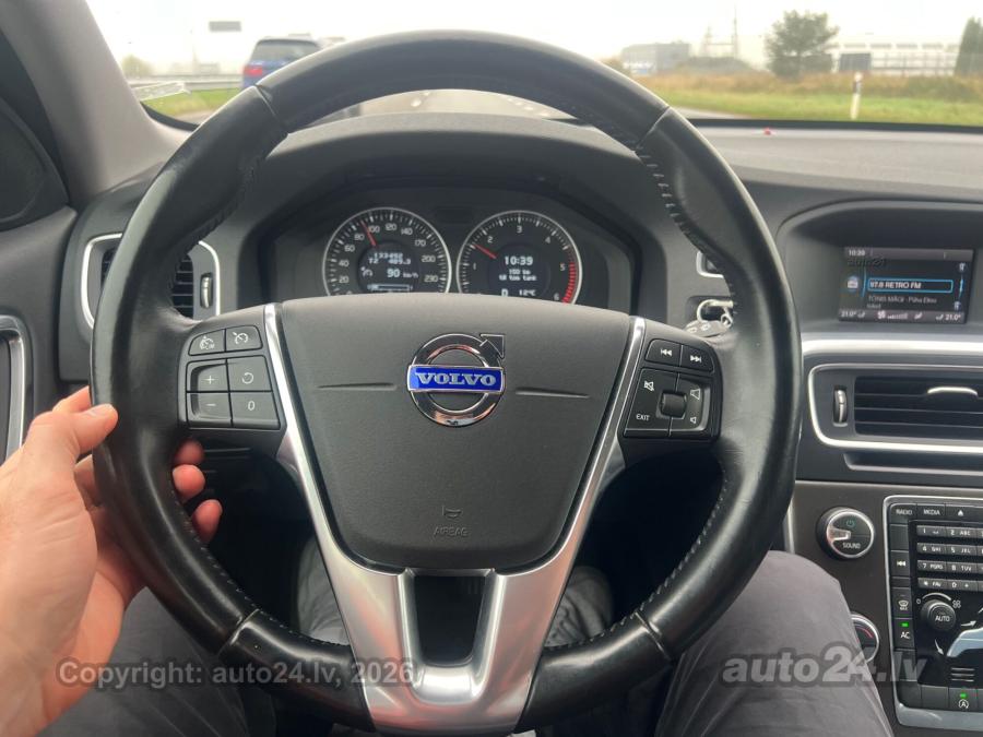 Melns Volvo V60 2013 Pērnava, ar dzinēja tilpumu 1.60 L un nobraukumu 133 tūkst. km par 9999 €, foto 12 vietnē AUTOMOTO.COM.LV