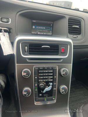 Melns Volvo V60 2013 Pērnava, ar dzinēja tilpumu 1.60 L un nobraukumu 133 tūkst. km par 9999 €, foto 13 vietnē AUTOMOTO.COM.LV