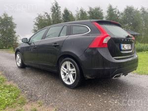 Black Volvo V60 2014 in Riga, with an engine capacity of 2.40 L and mileage of 323 thousand km for 6750 €, photo 4 on AUTOMOTO.COM.LV
