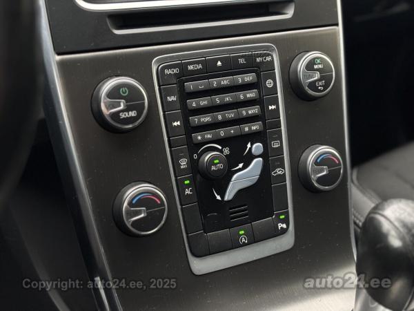 Melns Volvo V60 2014 Tartu, ar dzinēja tilpumu 1.60 L un nobraukumu 249 tūkst. km par 6599 €, foto 11 vietnē AUTOMOTO.COM.LV