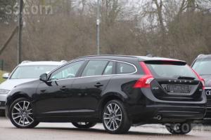 Black Volvo V60 2014 in Tukums, with an engine capacity of 2.00 L and mileage of 257 thousand km for 7990 €, photo 4 on AUTOMOTO.COM.LV