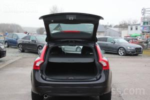 Black Volvo V60 2014 in Tukums, with an engine capacity of 2.00 L and mileage of 257 thousand km for 7990 €, photo 32 on AUTOMOTO.COM.LV