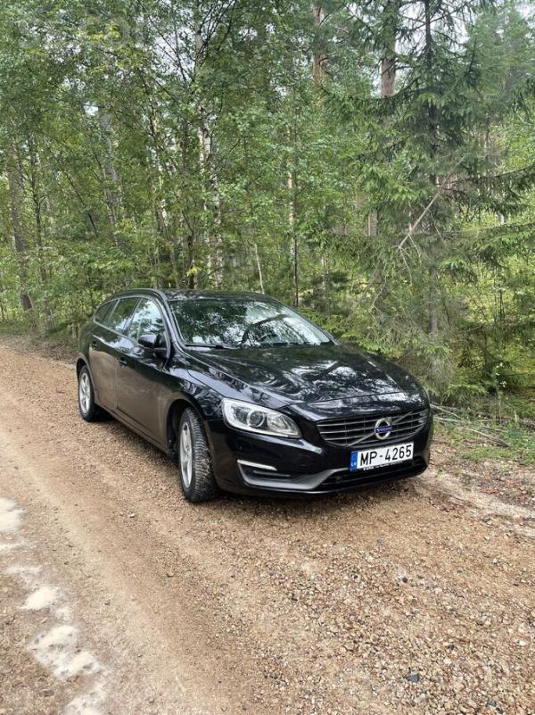 Melns Volvo V60 2014 Ogre, ar dzinēja tilpumu 1.60 L un nobraukumu 251 tūkst. km par 6200 €, foto 1 vietnē AUTOMOTO.COM.LV