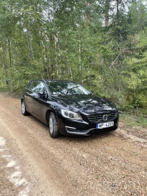Black Volvo V60 2014 in Ogre, with an engine capacity of 1.60 L and mileage of 251 thousand km for 6200 €, photo  on AUTOMOTO.COM.LV