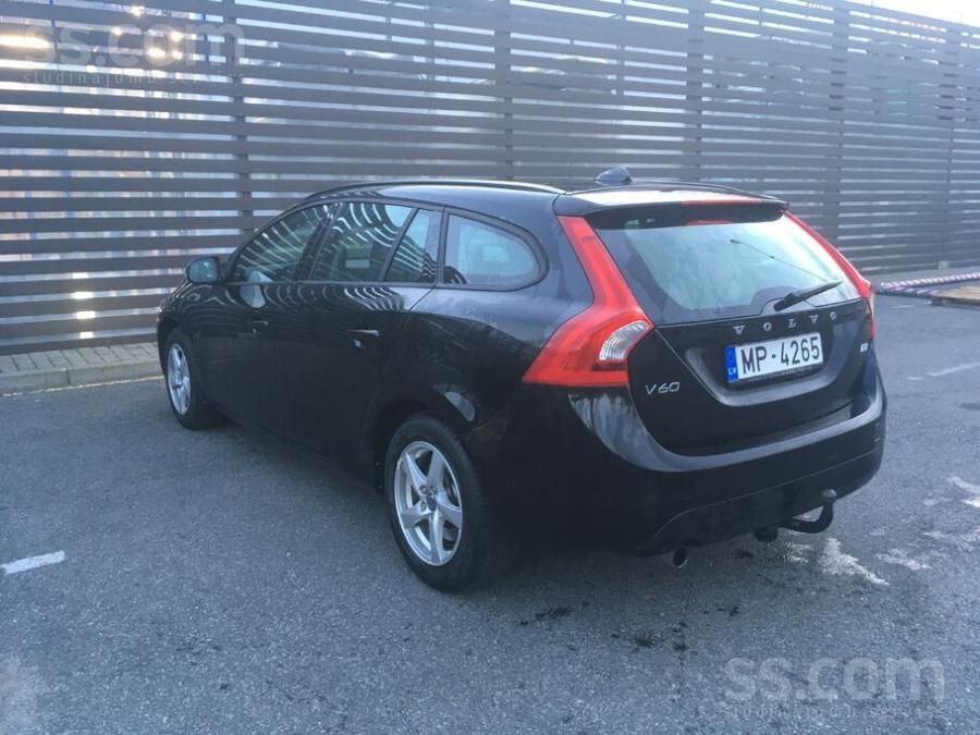 Black Volvo V60 2014 in Ogre, with an engine capacity of 1.60 L and mileage of 251 thousand km for 6200 €, photo 5 on AUTOMOTO.COM.LV