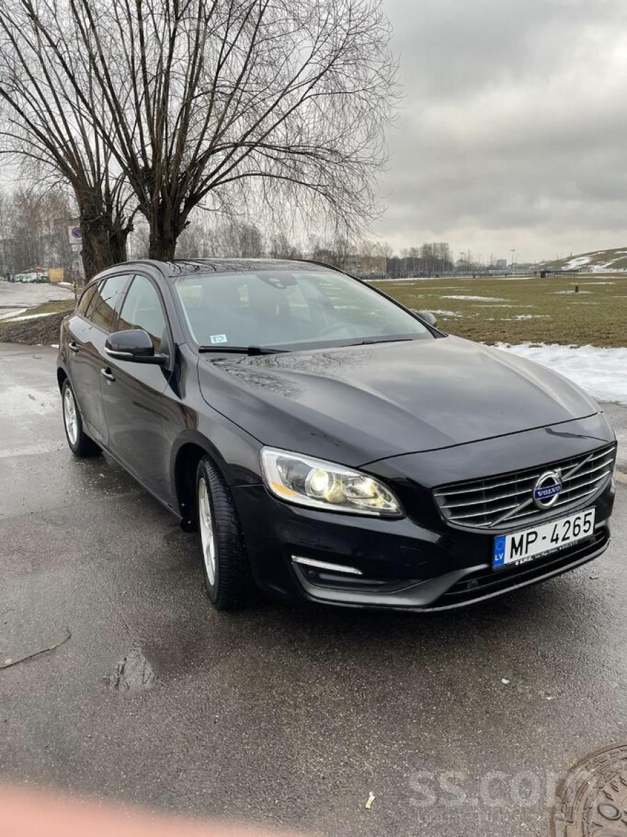 Black Volvo V60 2014 in Ogre, with an engine capacity of 1.60 L and mileage of 251 thousand km for 6200 €, photo 8 on AUTOMOTO.COM.LV