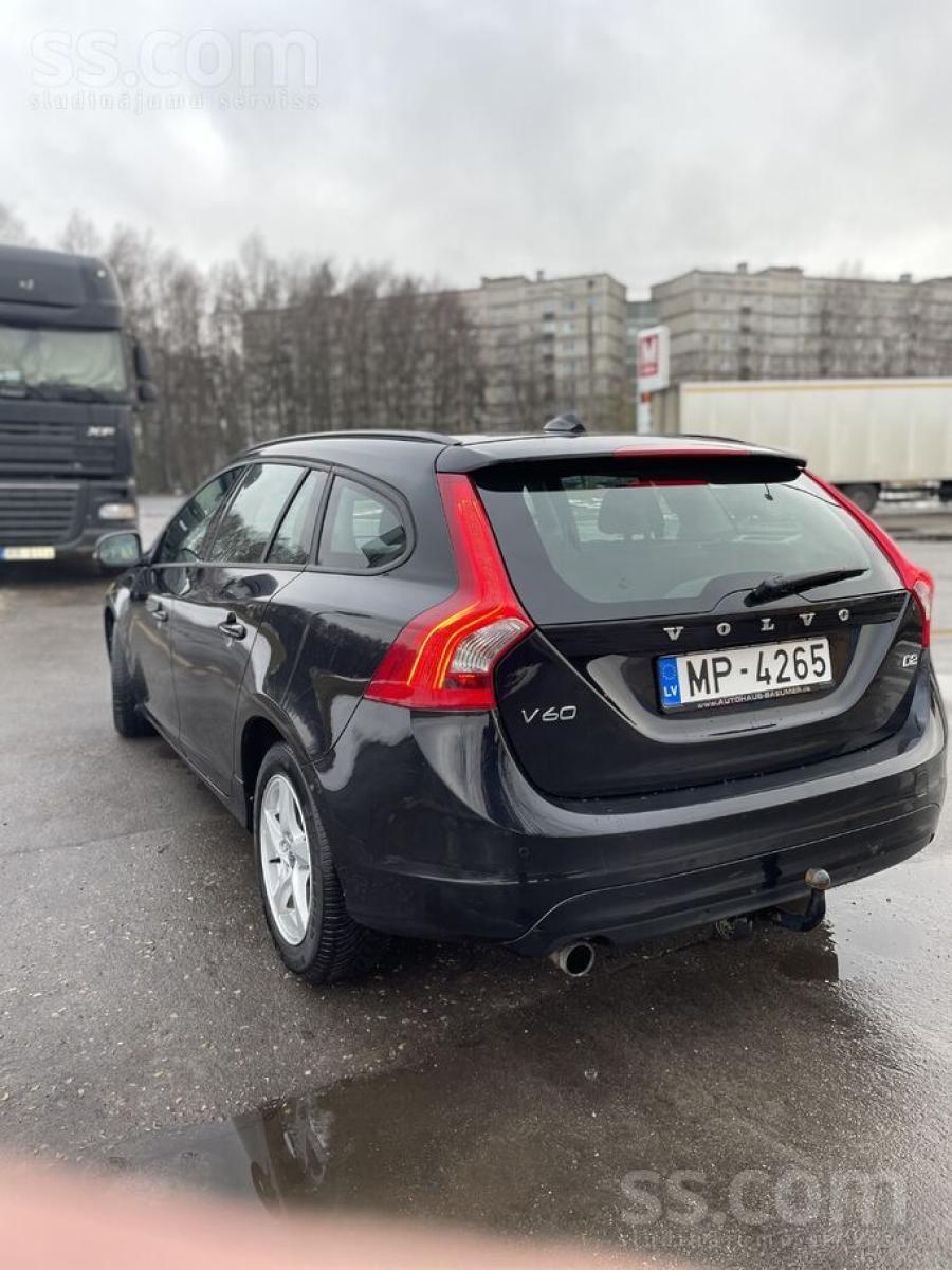 Black Volvo V60 2014 in Ogre, with an engine capacity of 1.60 L and mileage of 251 thousand km for 6200 €, photo 9 on AUTOMOTO.COM.LV
