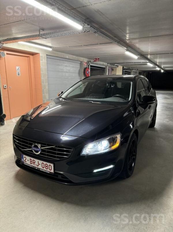 Black Volvo V60 2014 in Riga, with an engine capacity of 2.00 L and mileage of 175 thousand km for 7500 €, photo 1 on AUTOMOTO.COM.LV