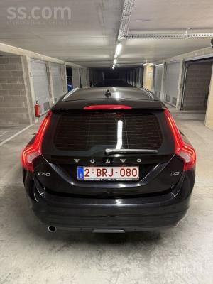 Black Volvo V60 2014 in Riga, with an engine capacity of 2.00 L and mileage of 175 thousand km for 7500 €, photo 8 on AUTOMOTO.COM.LV