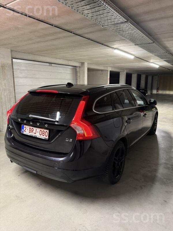 Black Volvo V60 2014 in Riga, with an engine capacity of 2.00 L and mileage of 175 thousand km for 7500 €, photo 9 on AUTOMOTO.COM.LV