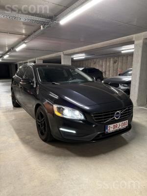 Black Volvo V60 2014 in Riga, with an engine capacity of 2.00 L and mileage of 175 thousand km for 7500 €, photo 11 on AUTOMOTO.COM.LV
