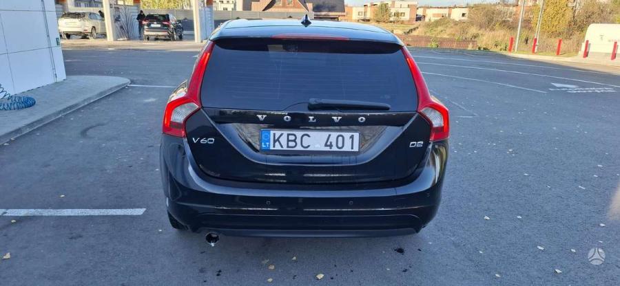 Melns Volvo V60 2014 Viļņa, ar dzinēja tilpumu 1.56 L un nobraukumu 269 tūkst. km par 6800 €, foto 6 vietnē AUTOMOTO.COM.LV