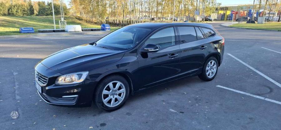Melns Volvo V60 2014 Viļņa, ar dzinēja tilpumu 1.56 L un nobraukumu 269 tūkst. km par 6800 €, foto 9 vietnē AUTOMOTO.COM.LV