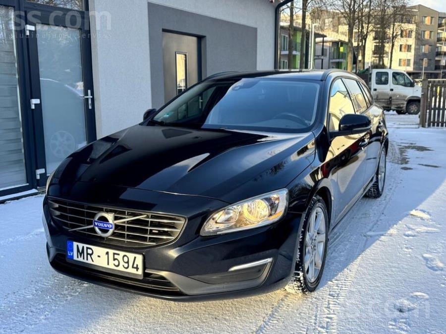 Melns Volvo V60 2014 Rīga, ar dzinēja tilpumu 2.00 L un nobraukumu 284 tūkst. km par 5450 €, foto 1 vietnē AUTOMOTO.COM.LV