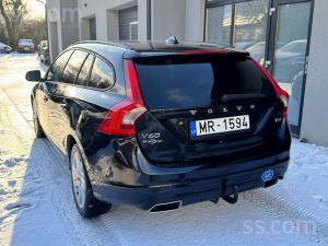 Melns Volvo V60 2014 Rīga, ar dzinēja tilpumu 2.00 L un nobraukumu 284 tūkst. km par 5450 €, foto 4 vietnē AUTOMOTO.COM.LV