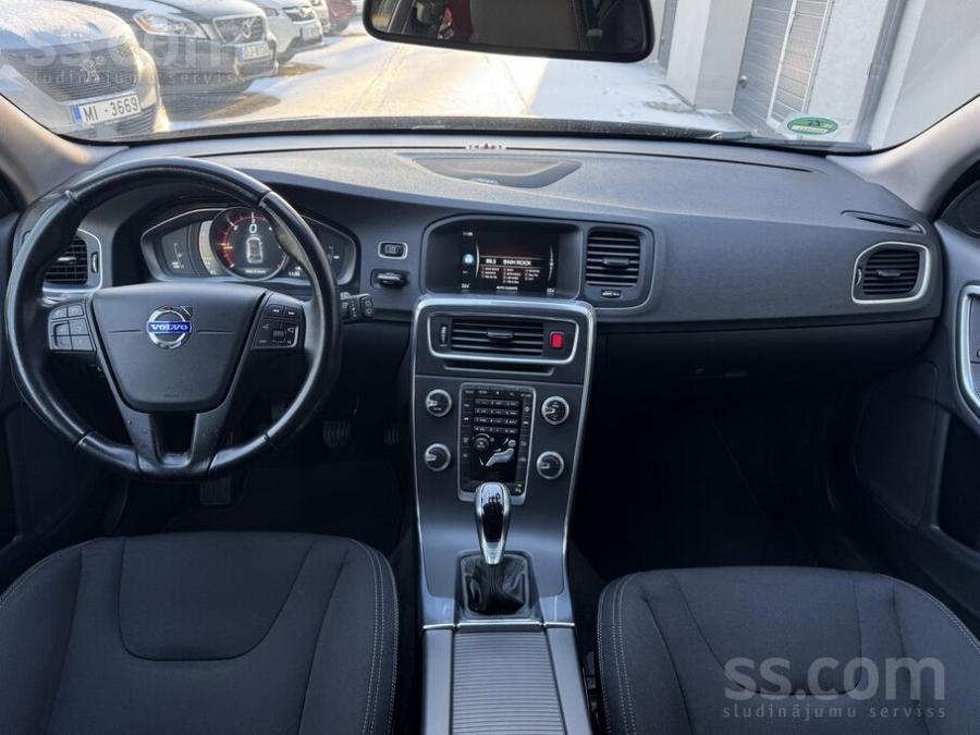 Melns Volvo V60 2014 Rīga, ar dzinēja tilpumu 2.00 L un nobraukumu 284 tūkst. km par 5450 €, foto 12 vietnē AUTOMOTO.COM.LV